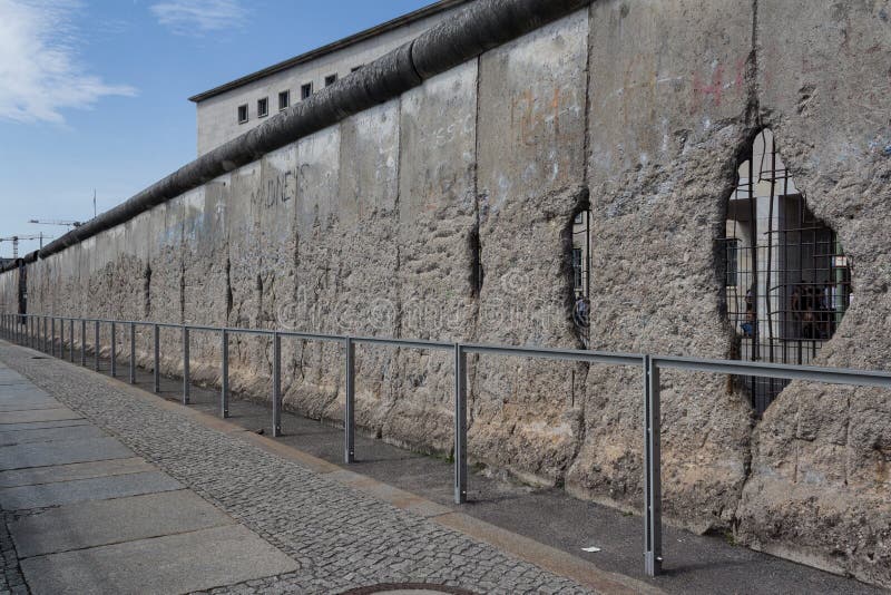 Berlin Wall, Berliner Mauer Editorial Image - Image of reunification ...