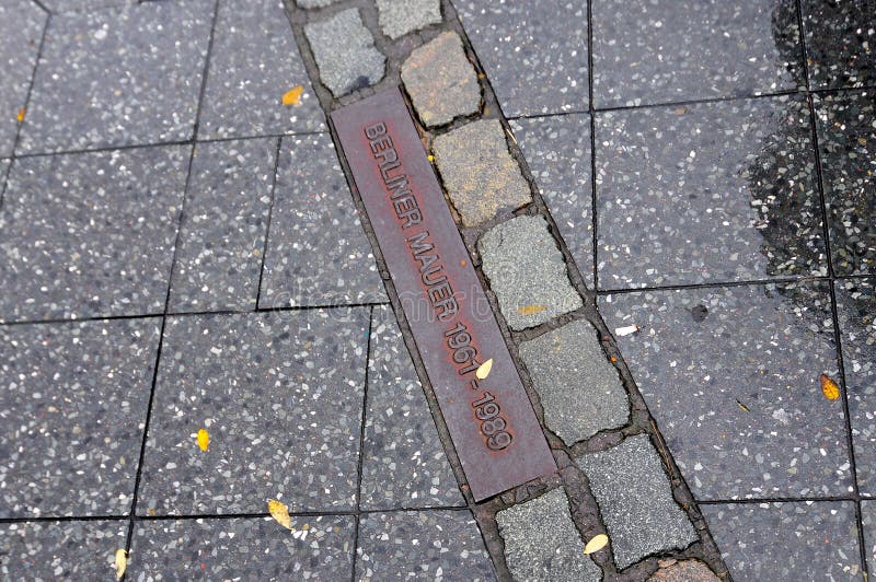Berlin Wall Path editorial stock image. Image of destination - 57252479