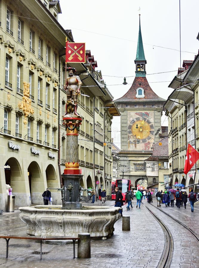 Bern ClockTower und Statue redaktionelles stockfoto. Bild von ...