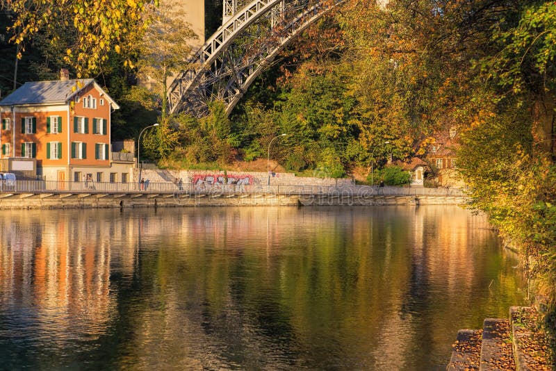 Rio De Aare Paisagem Litoral De Berna Foto de Stock - Imagem de verde ...