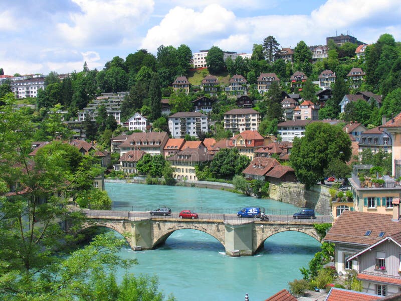 Ponte Sobre O Rio De Aare Em Berna, Switzerland Imagem de Stock ...