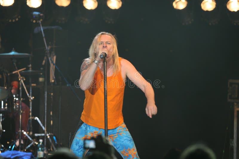 Bernie Shaw editorial stock photo. Image of show, sound - 30324903