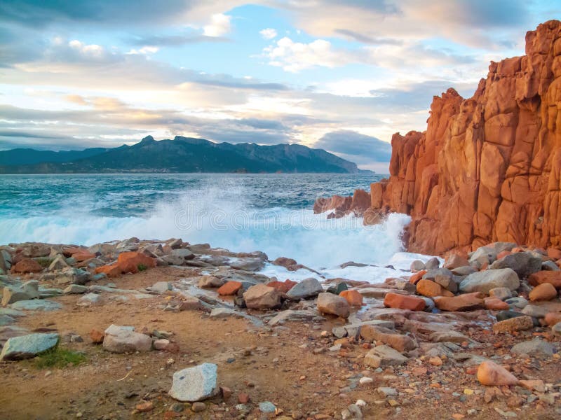 Beroemde Rode Rots in Arbatax, Sardinige Italië Stock Afbeelding ...