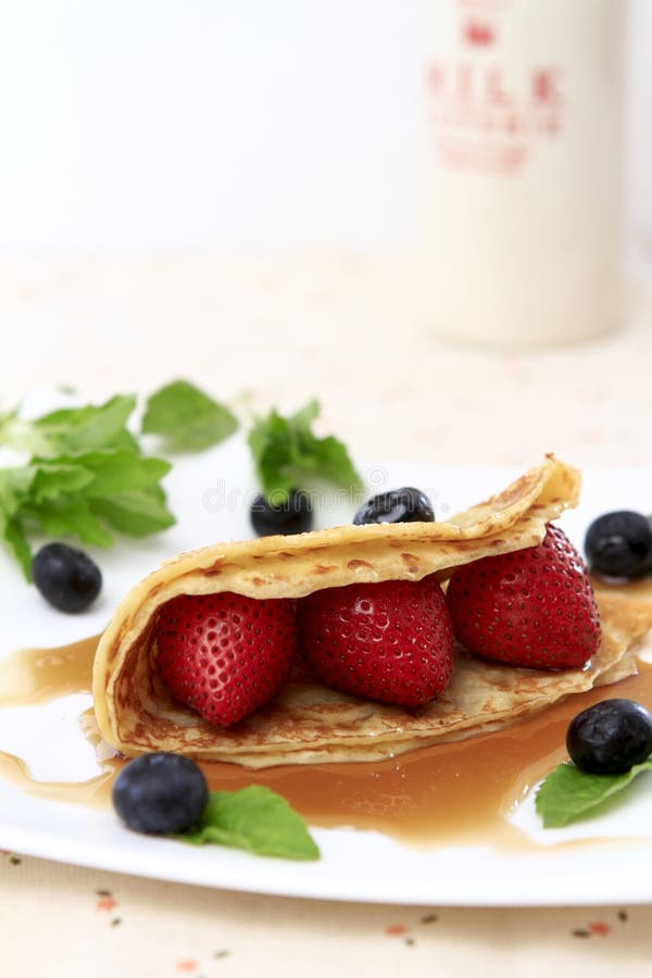 Blueberry crepe cake stock image. Image of fruit, sauce - 26587501