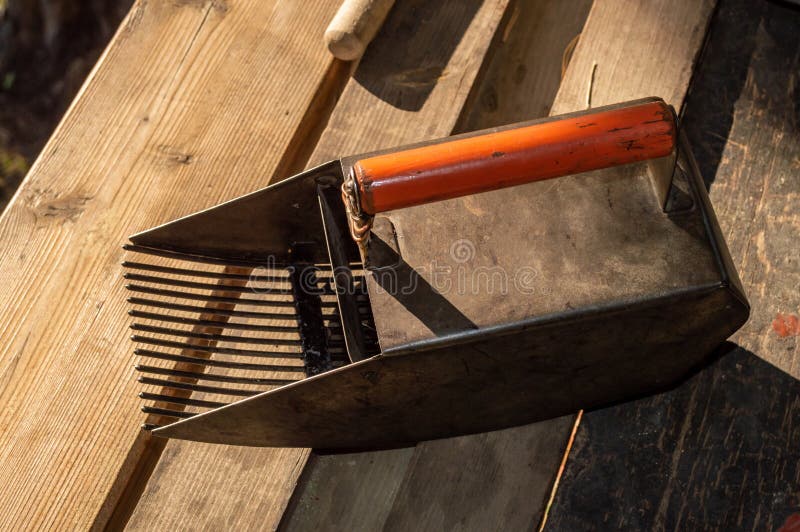 Berry picking device stock image. Image of tool, harvest - 285716777