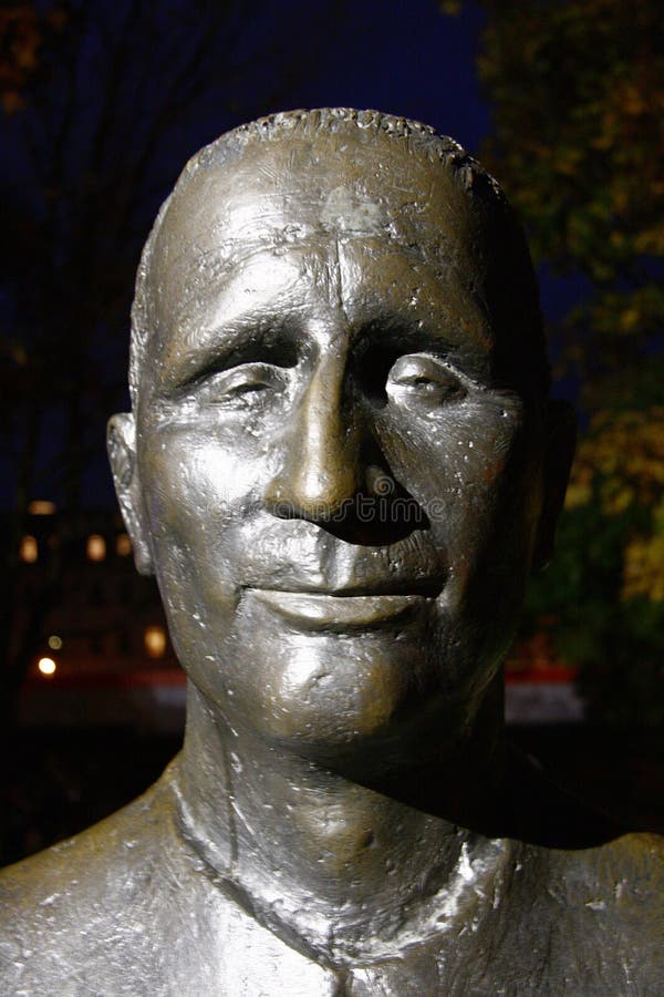 Bert Brecht editorial stock image. Image of bust, denkmal - 50380389
