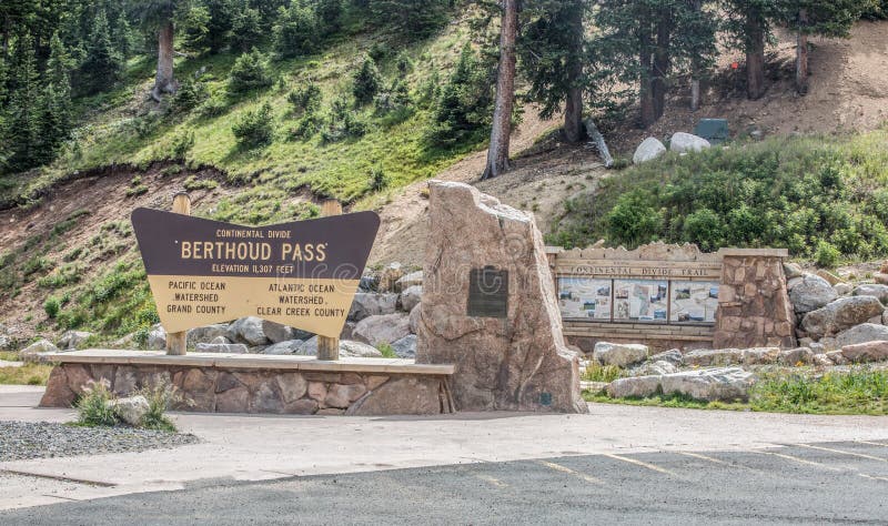 Berthoud Pass editorial photo. Image of pass, winding - 99552701