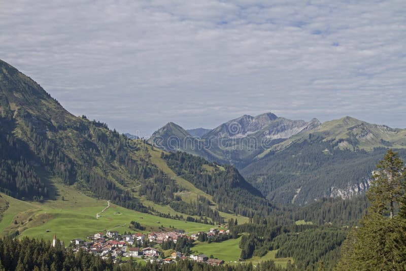 Berwang in Tirol stockfoto. Bild von gemeinschaft, naomi - 136976480
