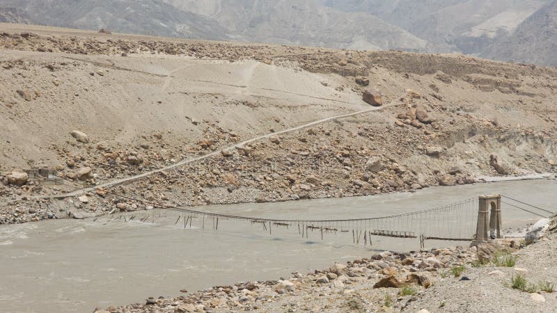 Beschadigde Brug Over De Indus-Rivier Stock Afbeelding - Image of nave ...