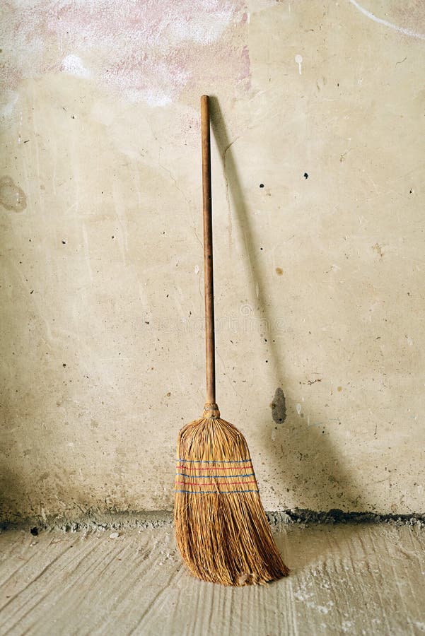 Besen oder Besom stockbild. Bild von element, aufgaben - 28335163