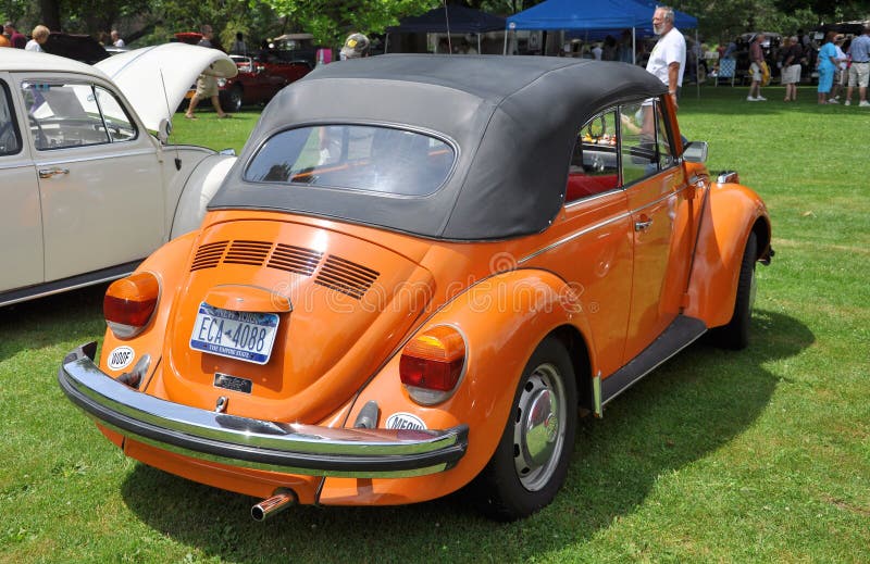 Besouro De Volkswagen De 1976 Laranjas Imagem de Stock Editorial ...