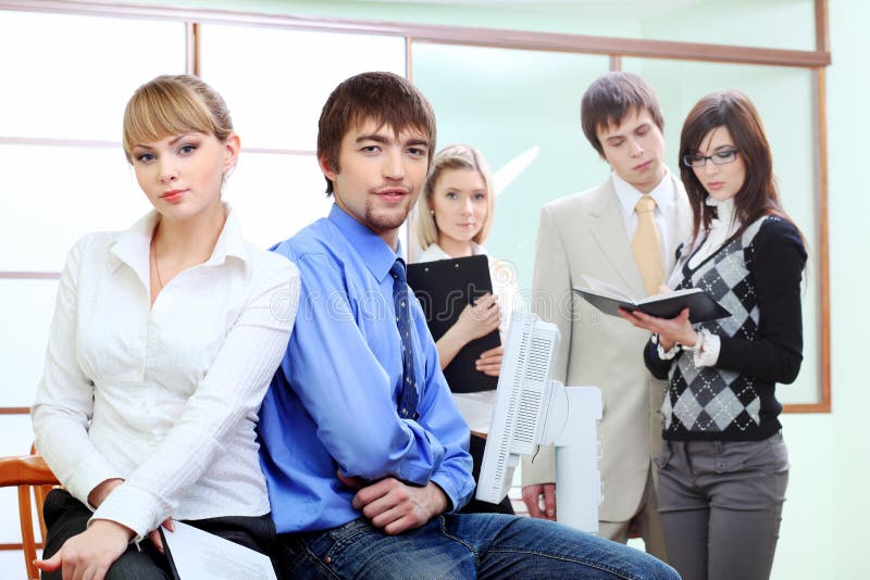 Bespreking stock foto. Image of gelukkig, zaken, interactie - 13114258