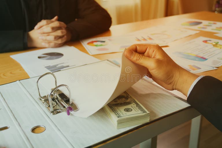 Bestickningpengar Under Dokument I Mapp Fotografering för Bildbyråer ...