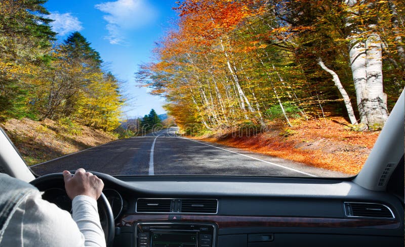 Bestuurder in Auto De Weg Van Het Asfalt Stock Foto - Image of blauw ...