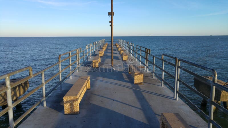 Sonnenuntergang - Pier am Eriesee - Edgewater-Park, Cleveland, Ohio ...