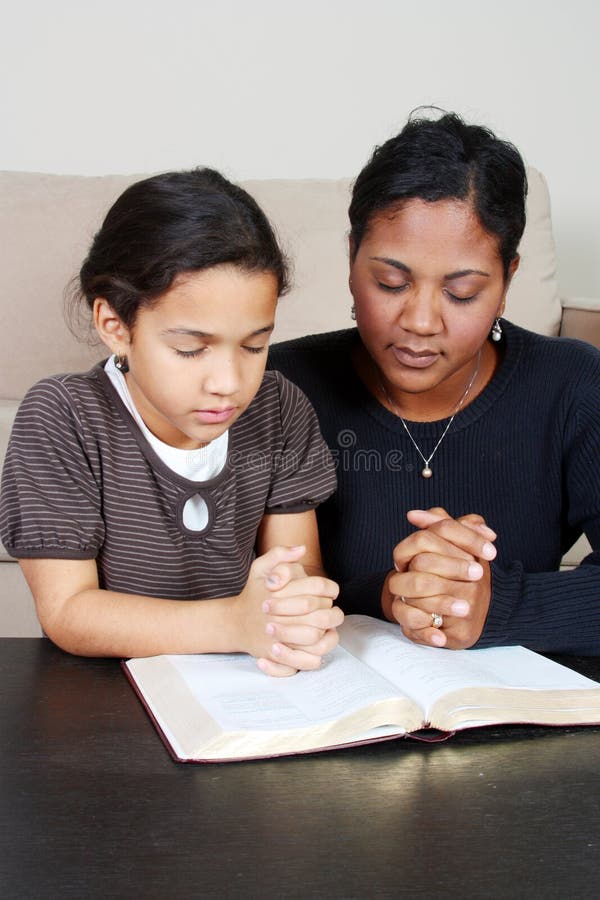 5,367 Betende Kinder Stock Fotos - Freie & Royalty-Free Stock Fotos von ...