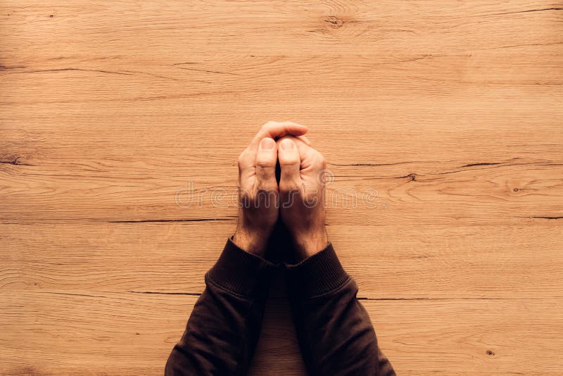 Betender Mann, Obenliegende Ansicht Stockbild - Bild von frieden ... Betender Mann, Obenliegende Ansicht Stockbild - Bild von frieden ...