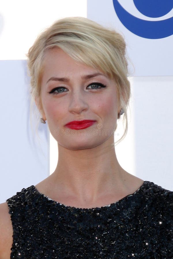 Beth Behrs editorial photo. Image of beth, theater, arrives - 23107821