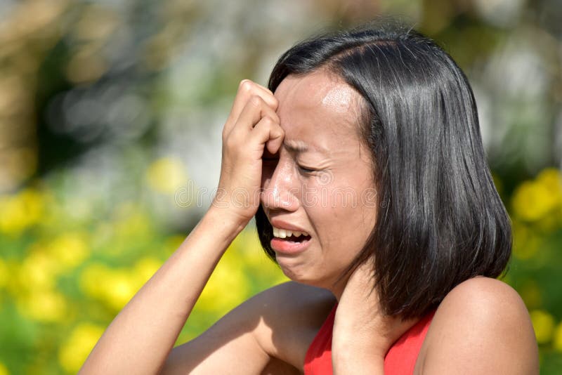 Attraktive Filipina Erwachsene Frau Und Okay Zeichen Stockbild Bild