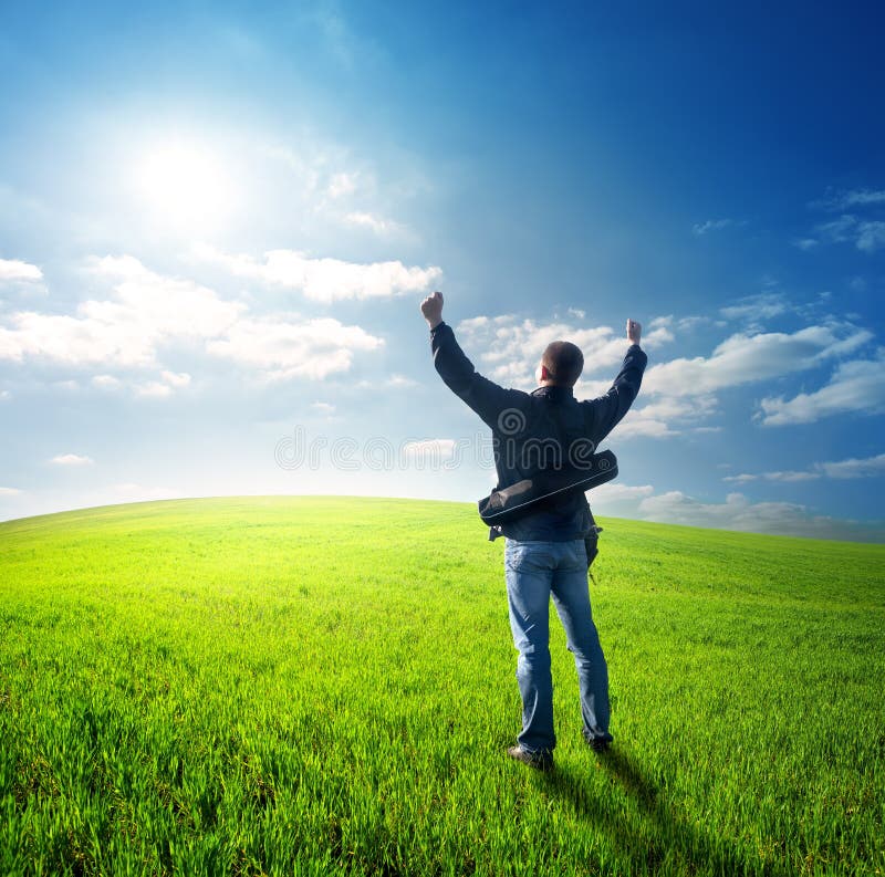 Betrachten der Sonne stockfoto. Bild von mann, nave, grün - 31523858