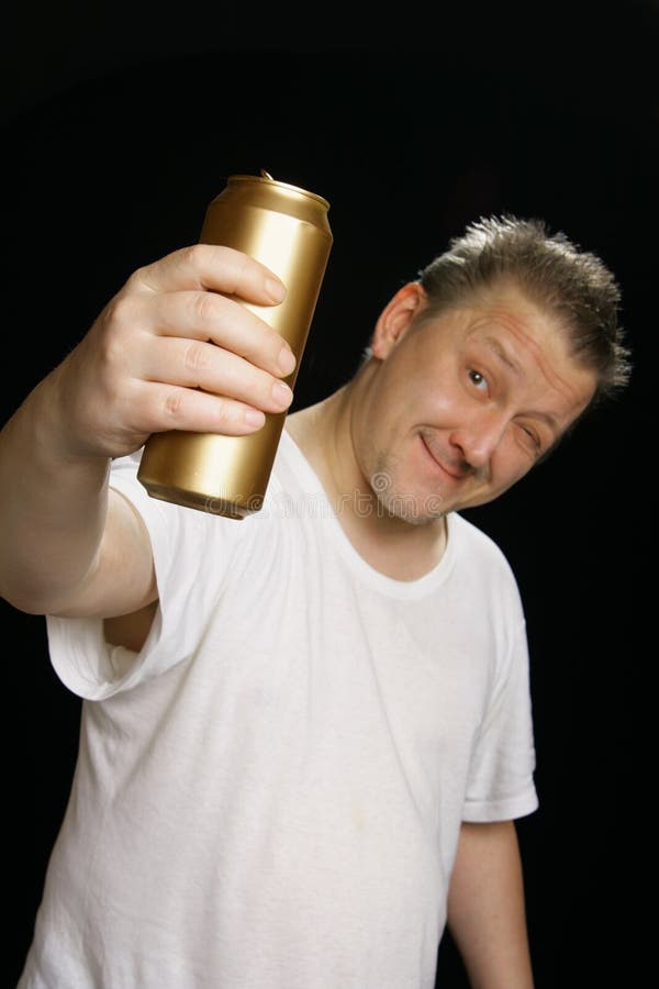 Betrunkener Mann Mit Bierdose Stockfoto - Bild von hand, freizeit: 7627826