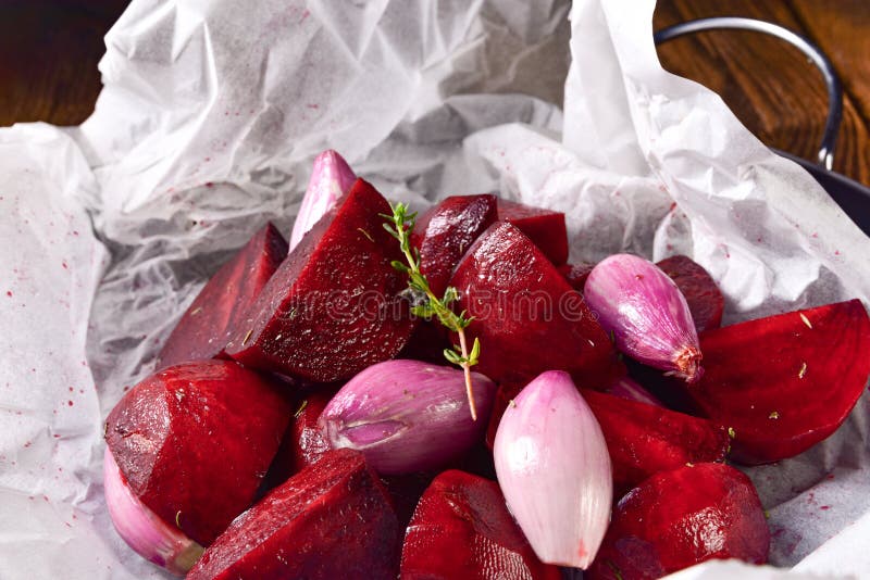 Betteraves Rouges Cuites Au Four Par Four Image stock - Image du carter ...