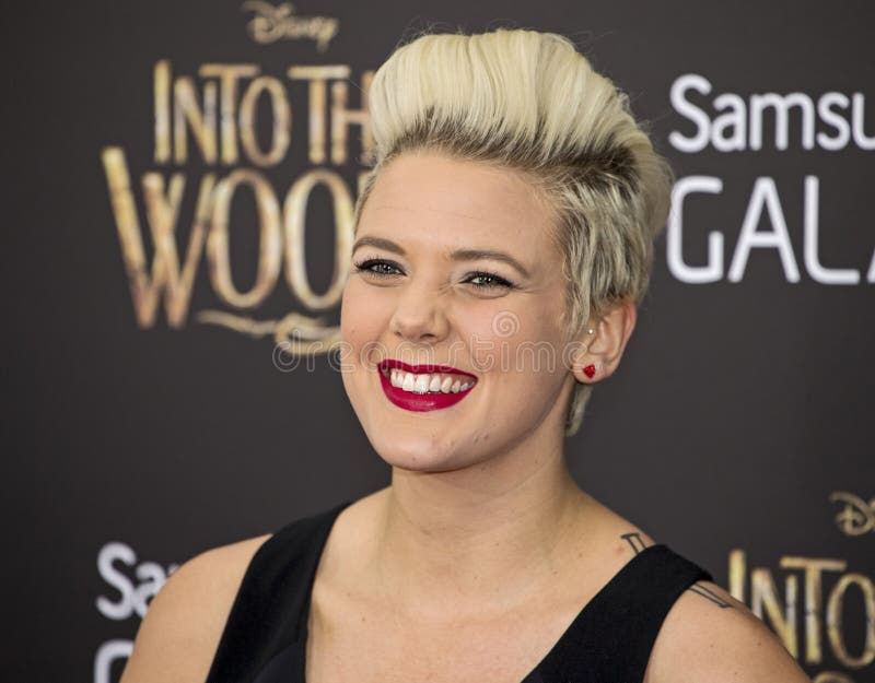 Betty Who fotografia editorial. Imagem de disney, mundo - 47825442