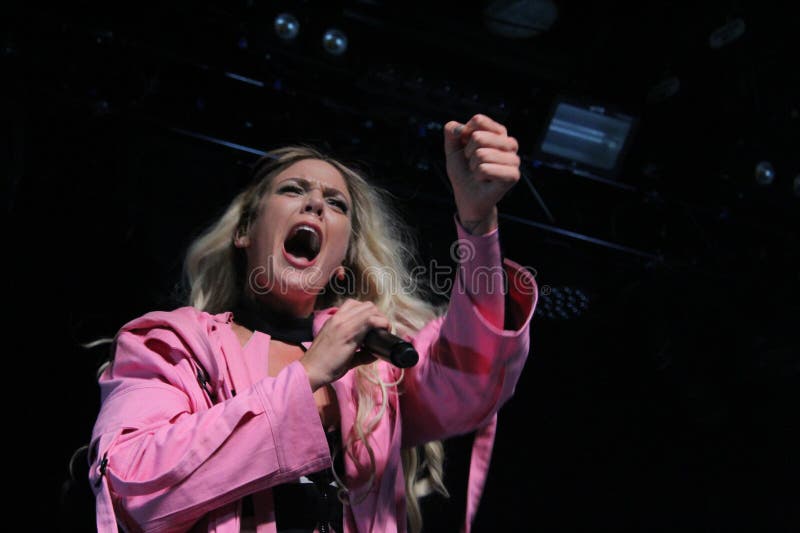 Betty Who in Concert at Brooklyn Steel Editorial Photo - Image of music ...
