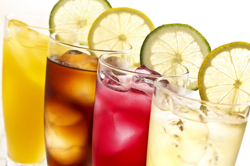 Bevanda tropicale isolata fotografia stock. Immagine di cocktail - 18297984