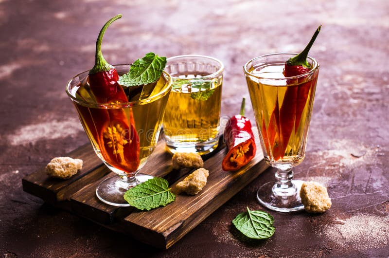 Bevanda Alcolica Trasparente Immagine Stock - Immagine di alcoolizzato ...