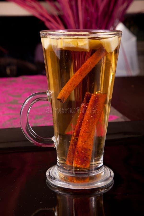 Bevanda calda della mela fotografia stock. Immagine di sapore - 27133498