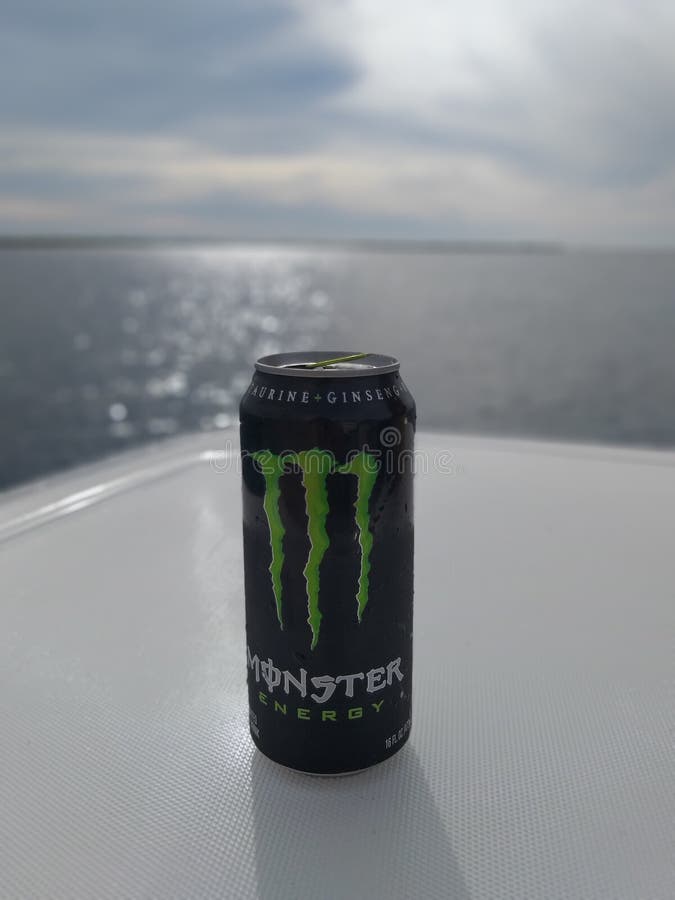Bevanda Energetica Di Monster Con Tramonto Immagine Editoriale ...
