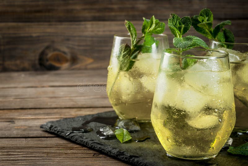 Bevanda Tradizionale Dello Spagnolo, Rebujito Fotografia Stock ...