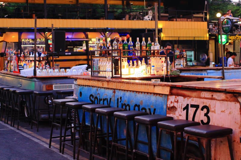 Beverage shop editorial image. Image of shop, night, travelling - 69312225