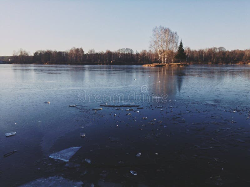 Bevroren meer stock foto. Image of water, bevroren, winter - 64127086