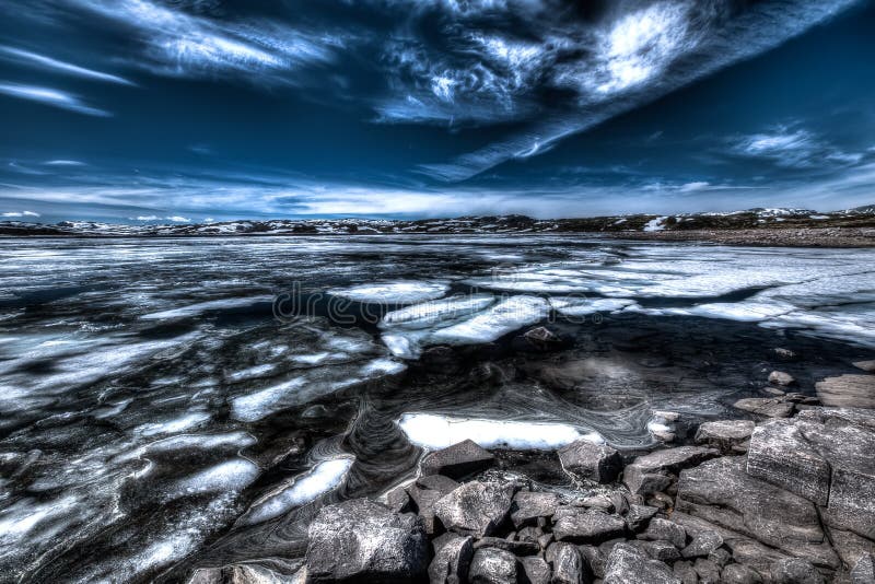 Bevroren Meer in Stormachtige Nacht Stock Afbeelding - Image of nacht ...