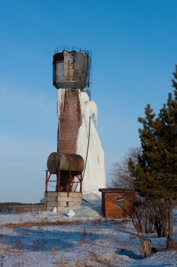 Bevroren watertoren stock afbeelding. Image of bevroren - 30787215