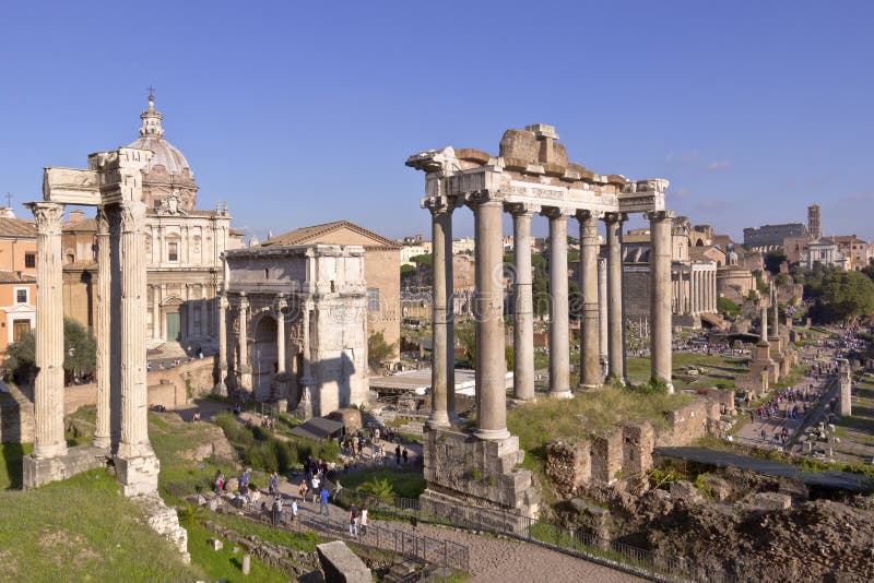 Kunst Van Het Oude Rome. Marmervaas Met Beelden Van Pansatyr En Panter ...