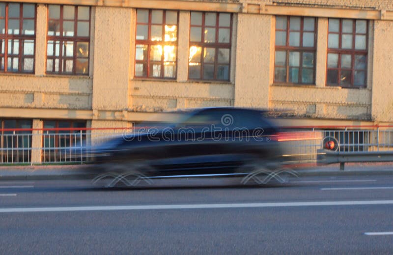 Bewegende Auto Met Het Effect Van Het Motieonduidelijke Beeld Stock ...