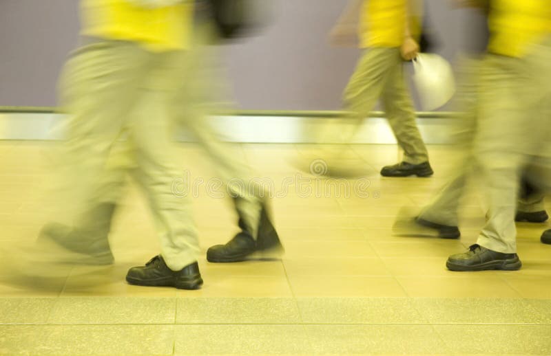 Bewegende mensen stock foto. Image of dagelijks, binnenlands - 6300300