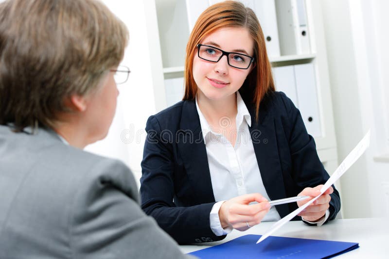 Bewerber, Der Ein Interview Hat Stockbild - Bild von abnehmer, blick ...