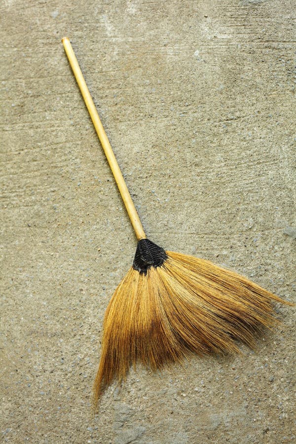 Bezem stock afbeelding. Image of varkenshaar, bezem, nave - 17275527