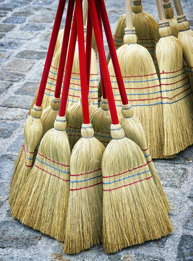 Bezems stock foto. Image of horizontaal, voorwerpen, kleur - 37867812