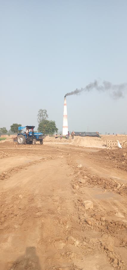 Bhatta tractor in field editorial stock photo. Image of bhatta - 167545333