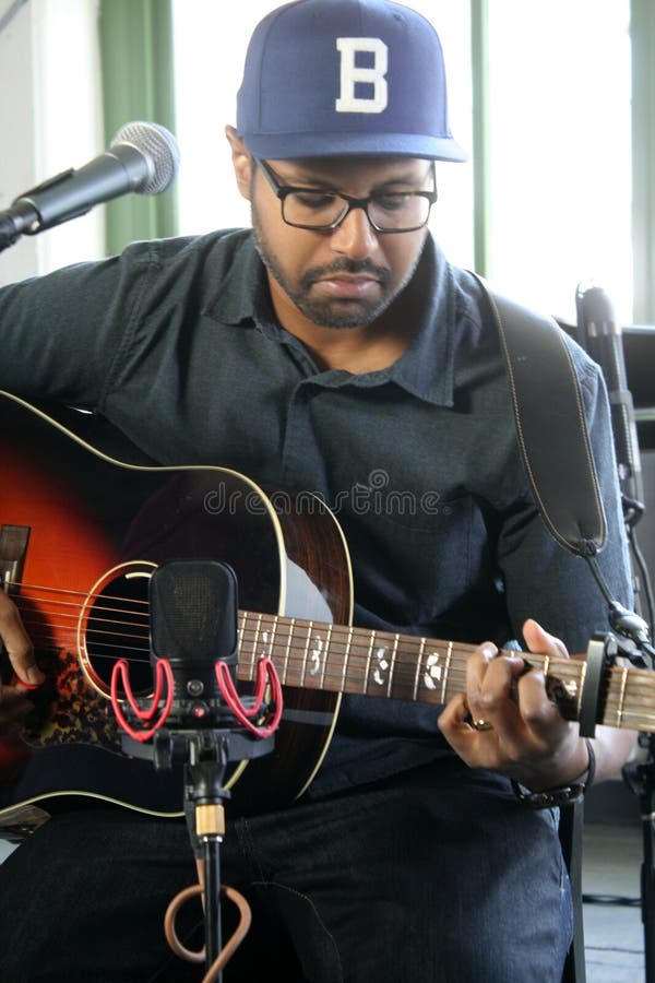 Bhi Bhiman Filming a Session in Brooklyn Editorial Photography - Image ...