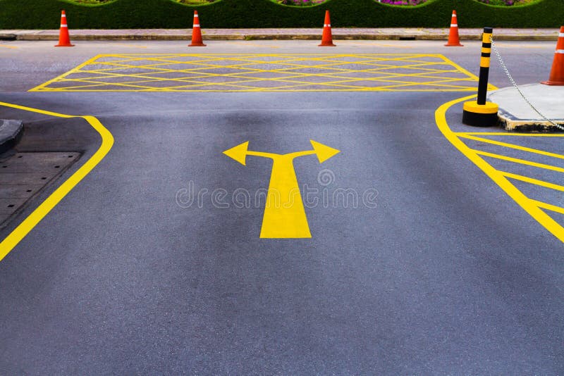 Bi Directional Arrow Symbol Road Stock Photos - Free & Royalty-Free ...