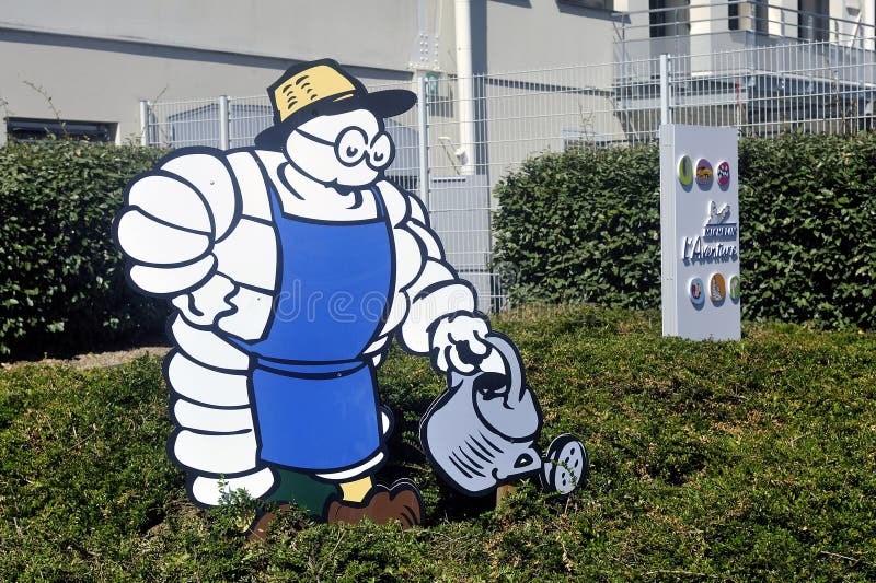 Bibendum En El Poste De Luz Foto editorial - Imagen de aventura ...