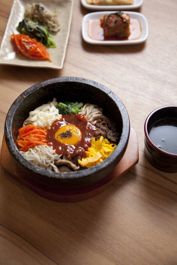 Bibim-Ba image stock. Image du côté, chaud, cuisine, incendie - 24980637