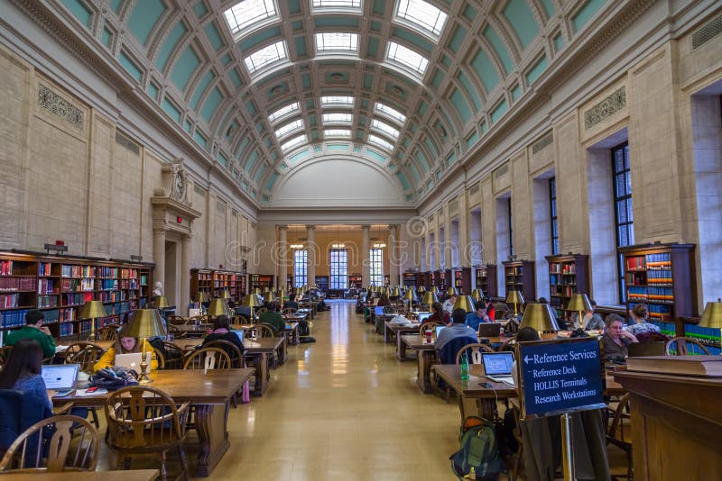 Hall De Entrada De La Universidad De Harvard, Harvard, MA Imagen de ...