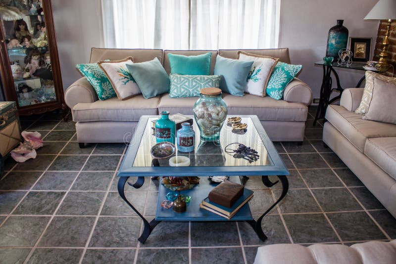 Bichromatic living room editorial photography. Image of blue - 81812932